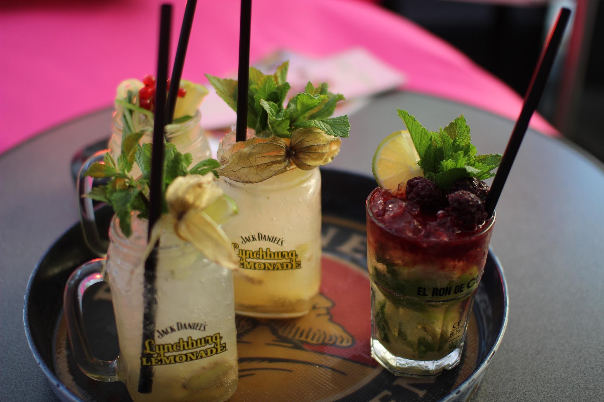 Summer beer garden terrace; cold drinks in Berlin Mitte – Wilde Matilde